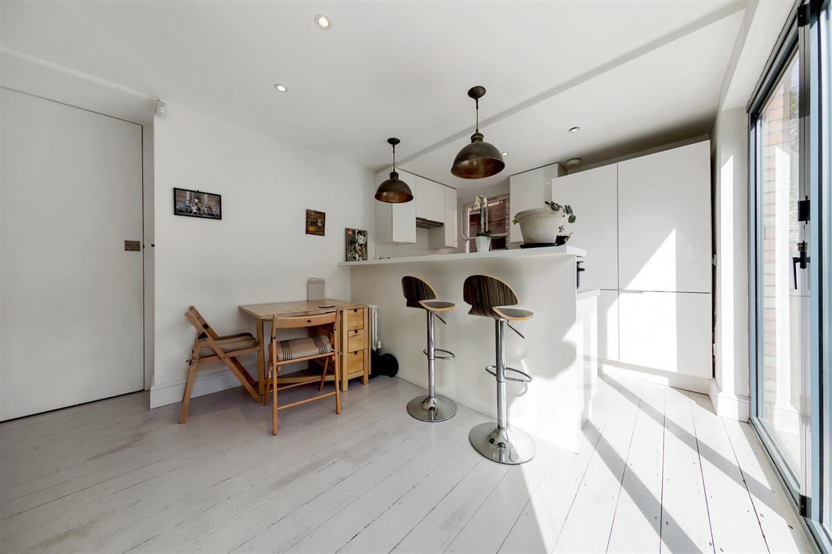 Flat For Sale in Western Lane, SW12 Featuring a Garden (ref: 31909 ...