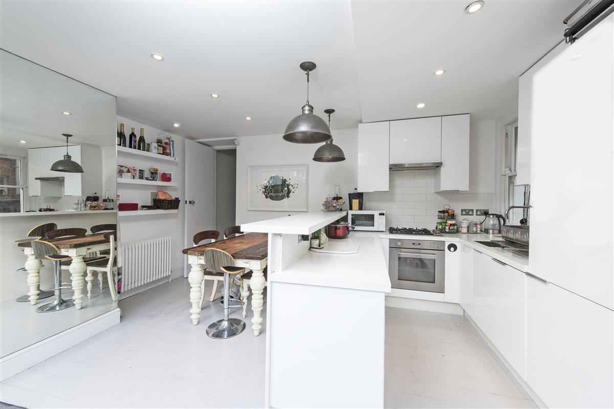 Flat For Sale in Western Lane, SW12 Featuring a Garden (ref: 31909 ...