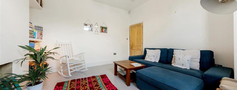 Flat For Sale in Western Lane, SW12 Featuring a Garden (ref: 31909 ...