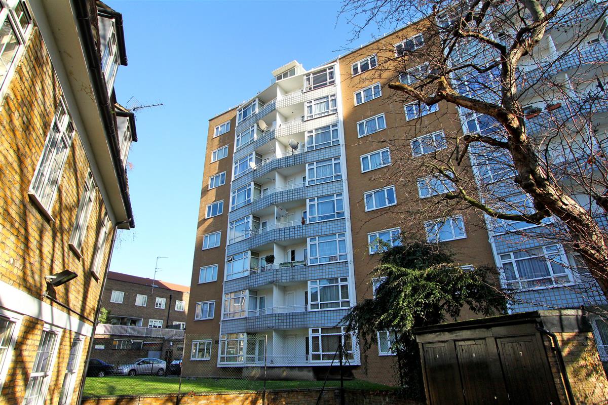 Flat For Sale in Lacland House, Cremorne Estate, SW10 Featuring a ...